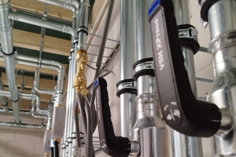 Duurzame installatie Flexiteek Superyachts Sneek | Van der Weerd